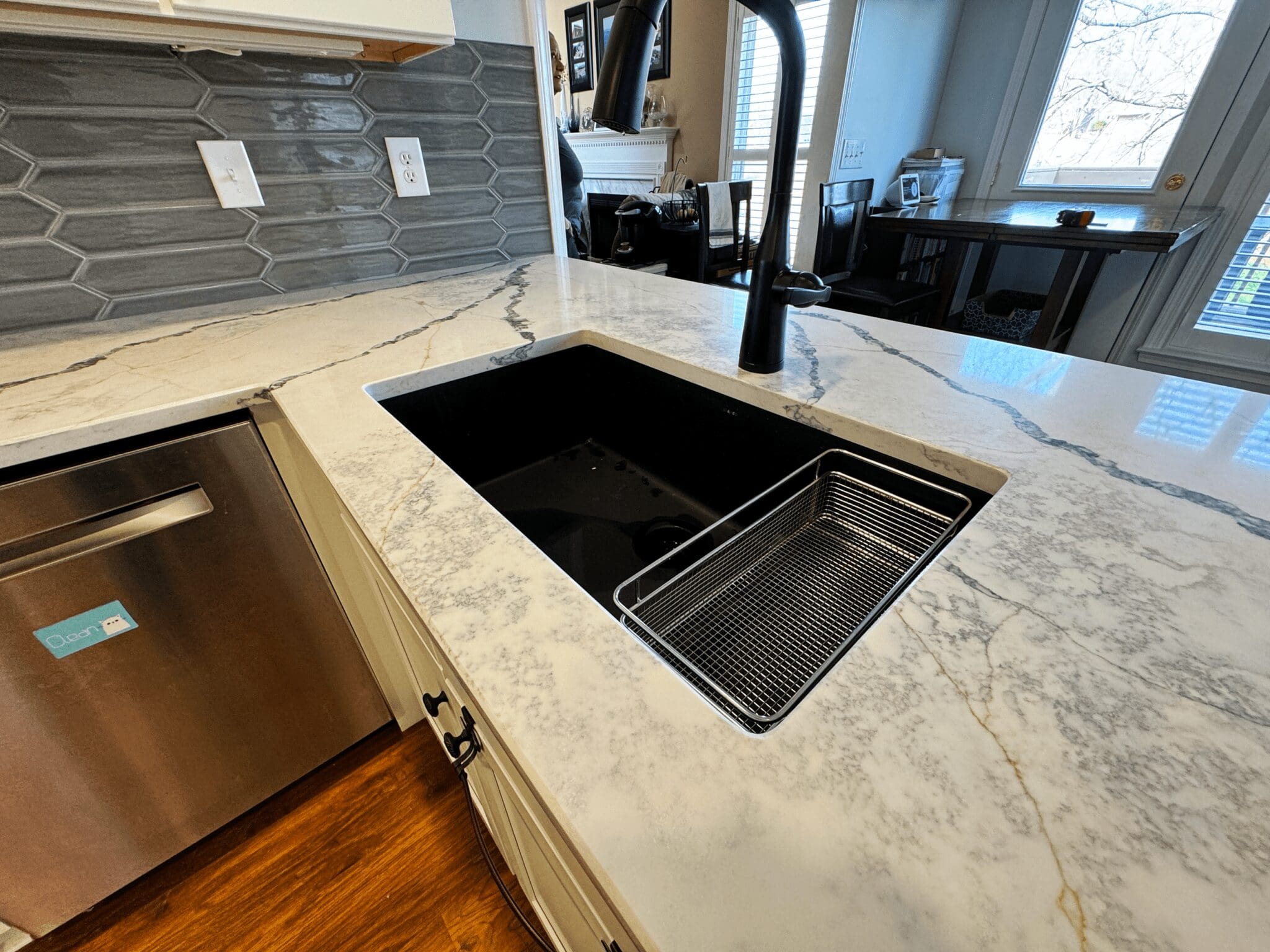 Kitchen Sink in an Island: Everything You Need to Know - Reliable ...